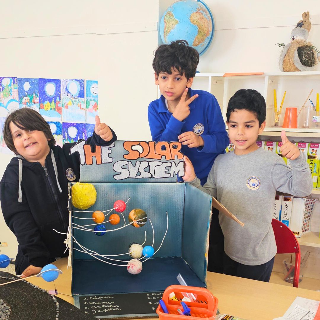 Les élèves de CE1 réalisent un projet sur le système solaire - École ...